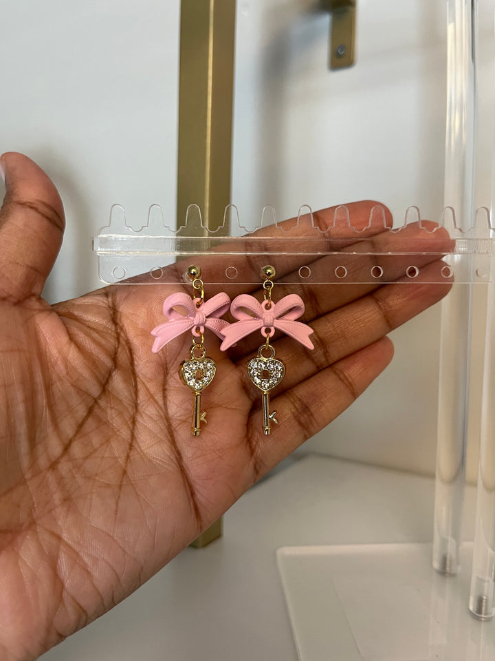 Intuitive Lashes and Accessories | Lashes & Fashion Products